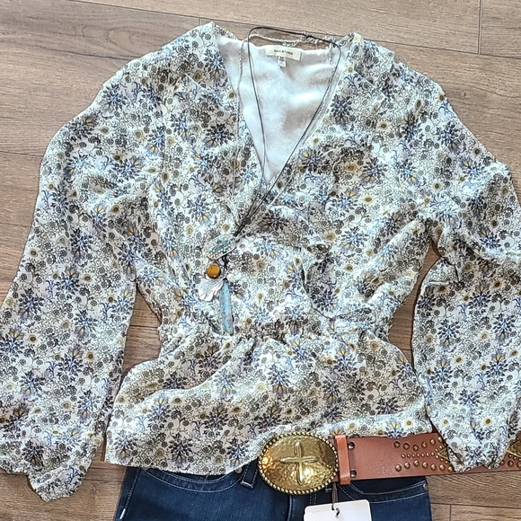 Max Studio | Tops | Barely Worn Max Studio Cute Floral Shear Top Lined ...